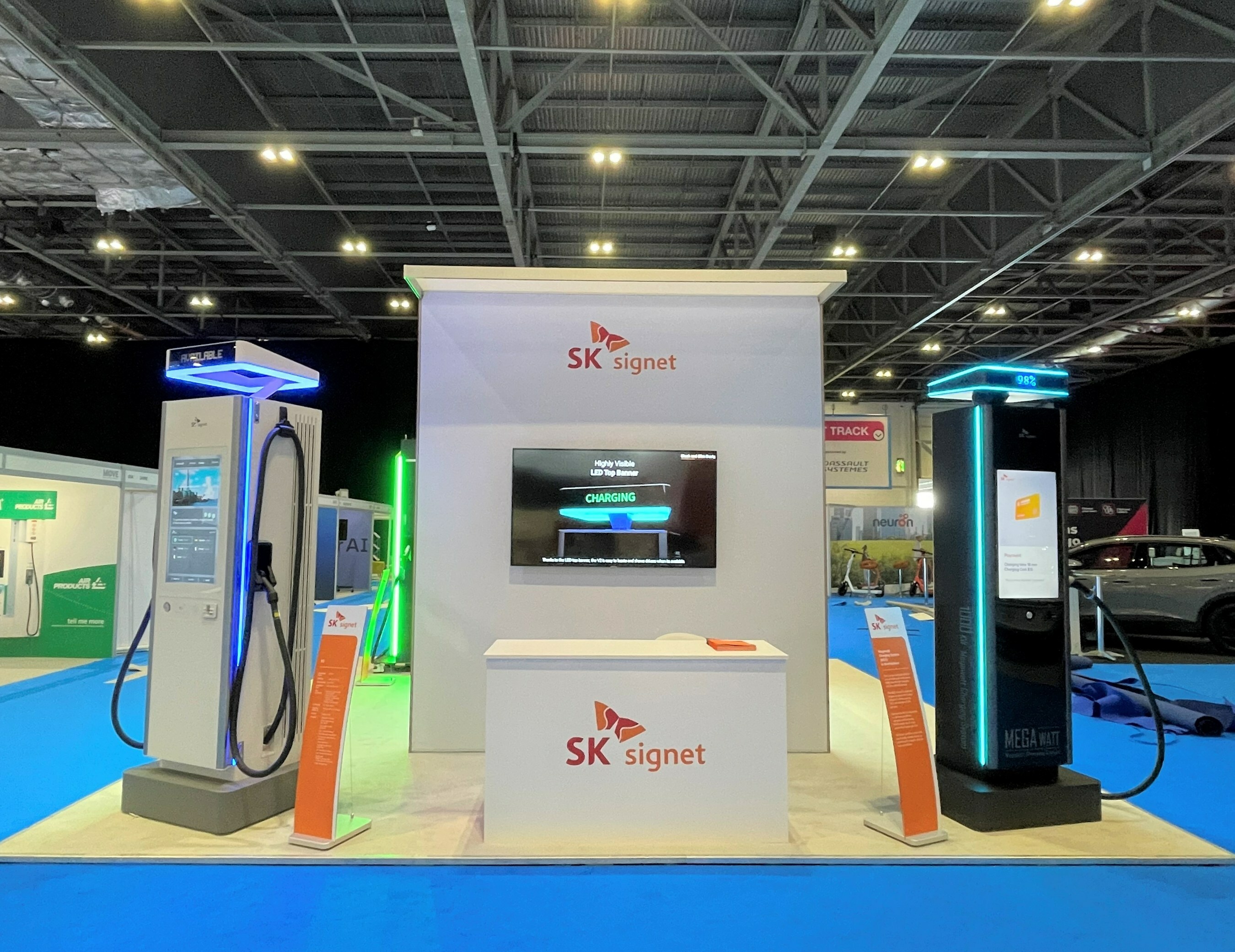 SK Signet showcases 400kW V2 charger and megawatt charging system in ...